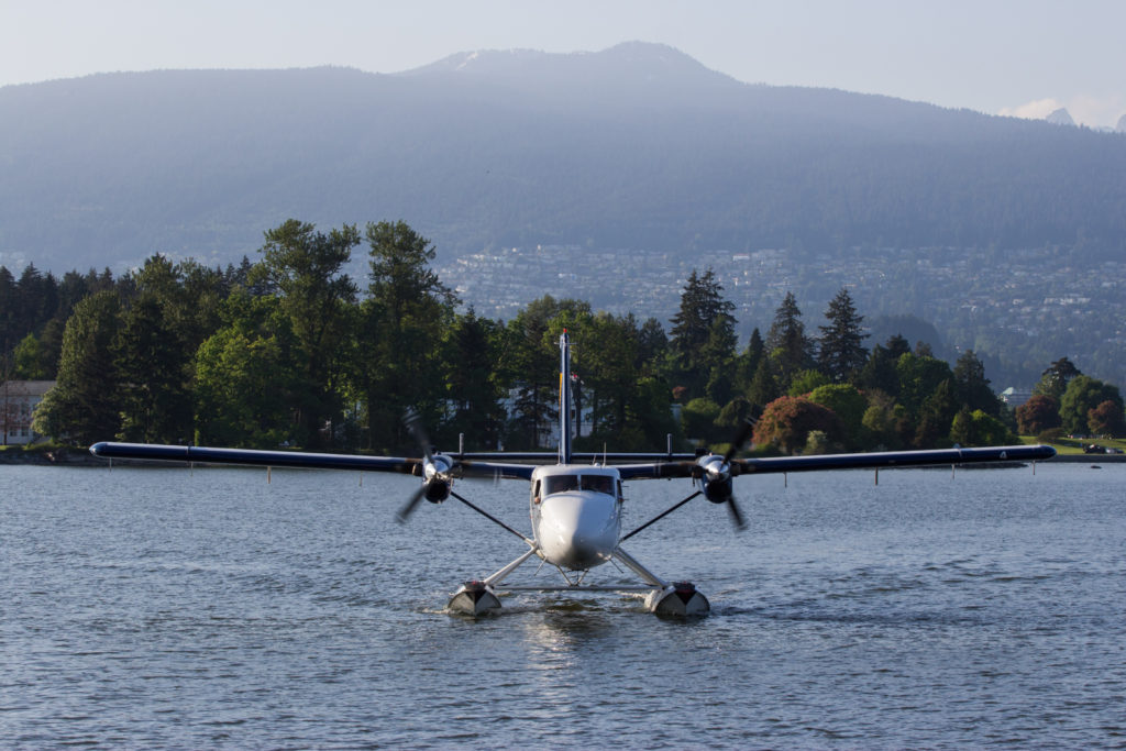 The 3 lenses to get for planespotting and aviation photography - The ...